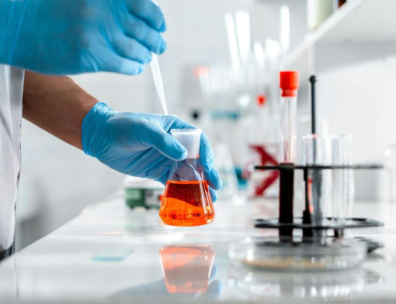 La Réglementation et les Normes de Sécurité dans les Laboratoires : Ce que Tout Professionnel ...